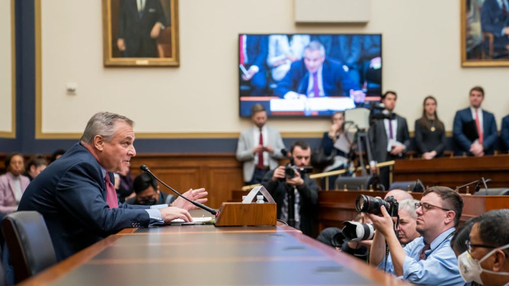 New FTX CEO Told Members of Congress SBF's Family 'Certainly Received ...